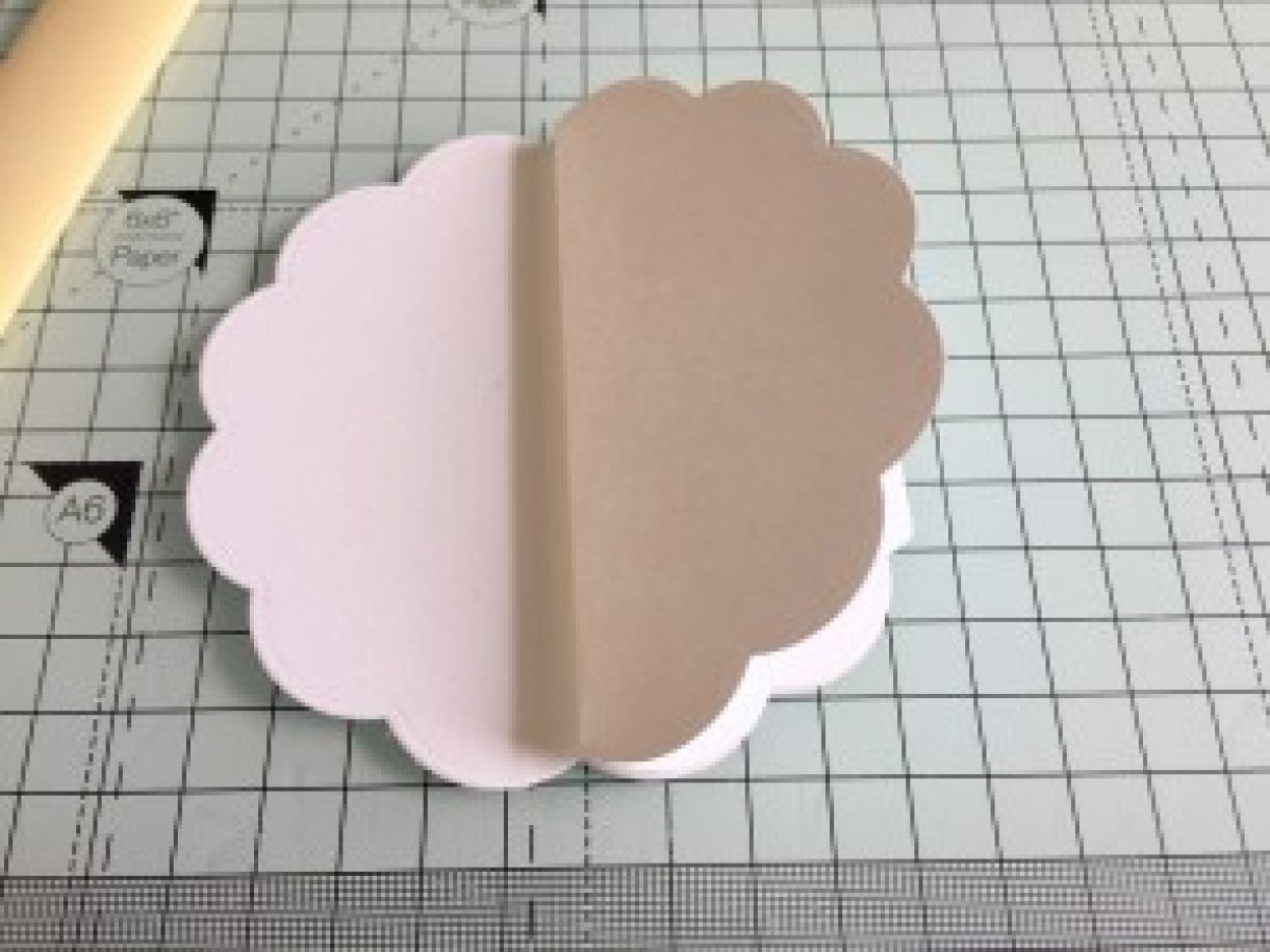 Scallop Circle Easel Card